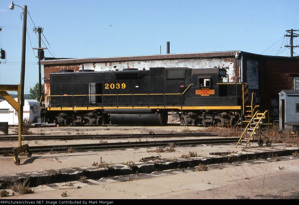 CMNW GP38 2039